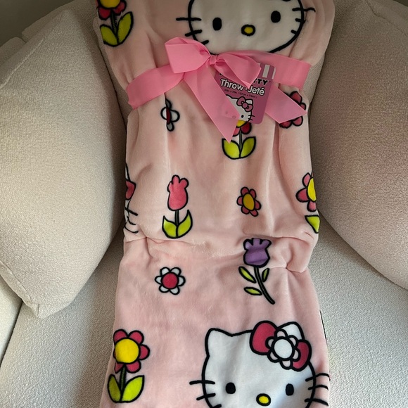 Hello Kitty | Bedding | Hello Kitty Spring Tulip Flower Plush Throw ...